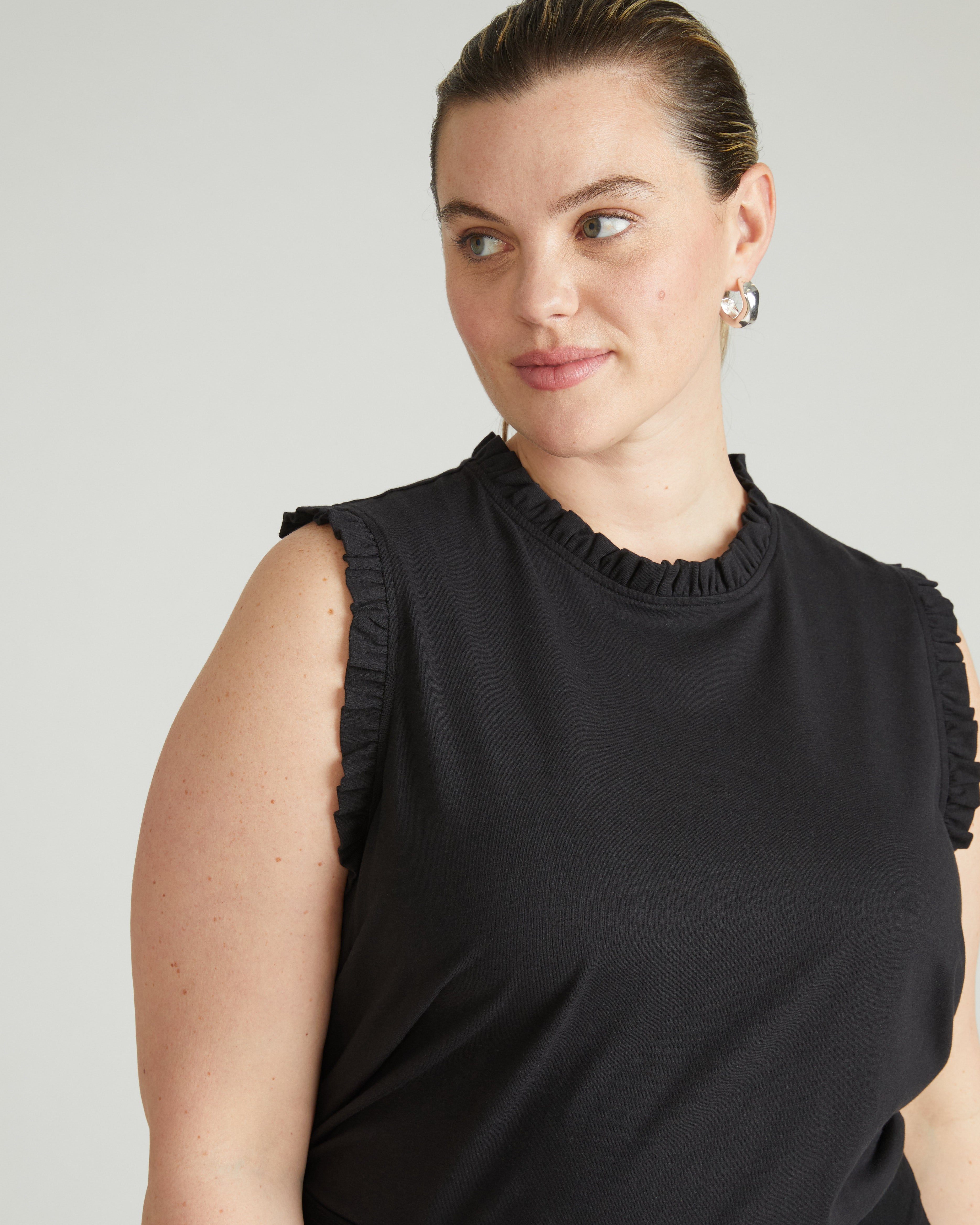 Tabitha Frill Top - Black – Universal Standard